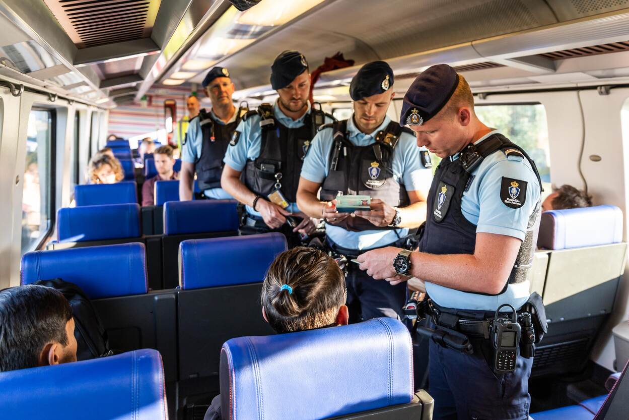 Temporary reintroduction of border control | Royal Netherlands Marechaussee
